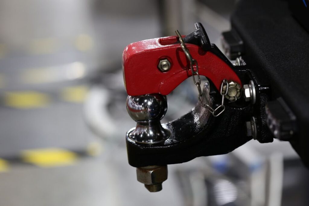 4 Common Types of Trailer Hitches | Beeline Auto Transport